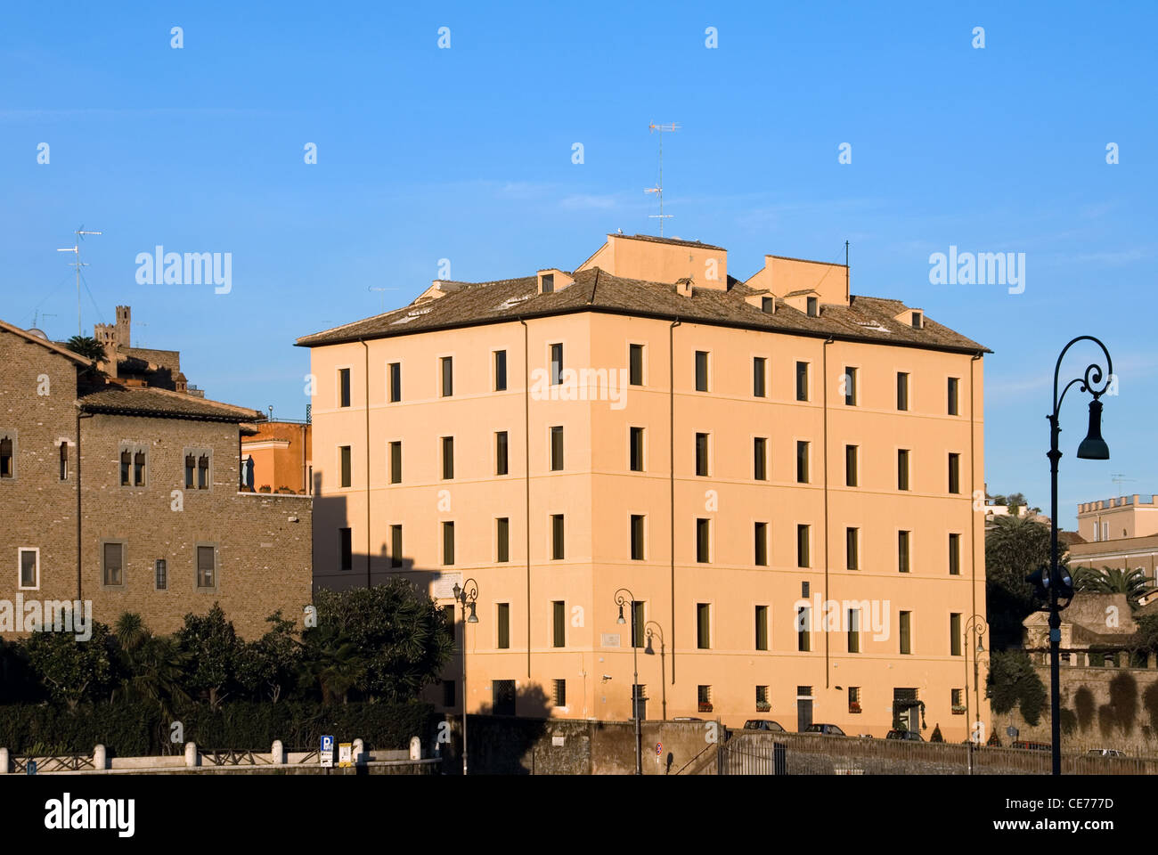 Residential block apartments rome hi-res stock photography and images ...