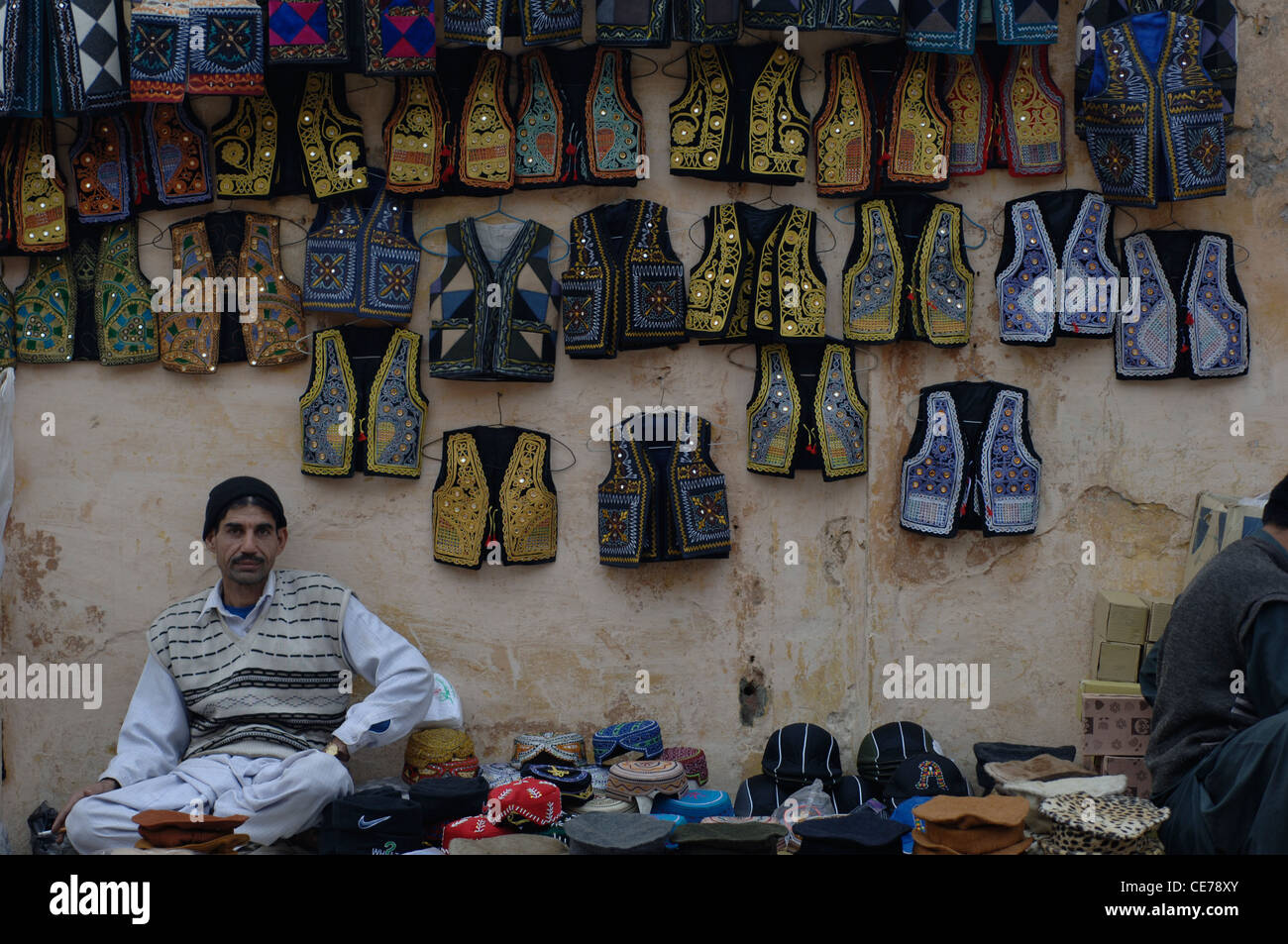 Pakistan market pakistani vendor hi-res stock photography and images ...