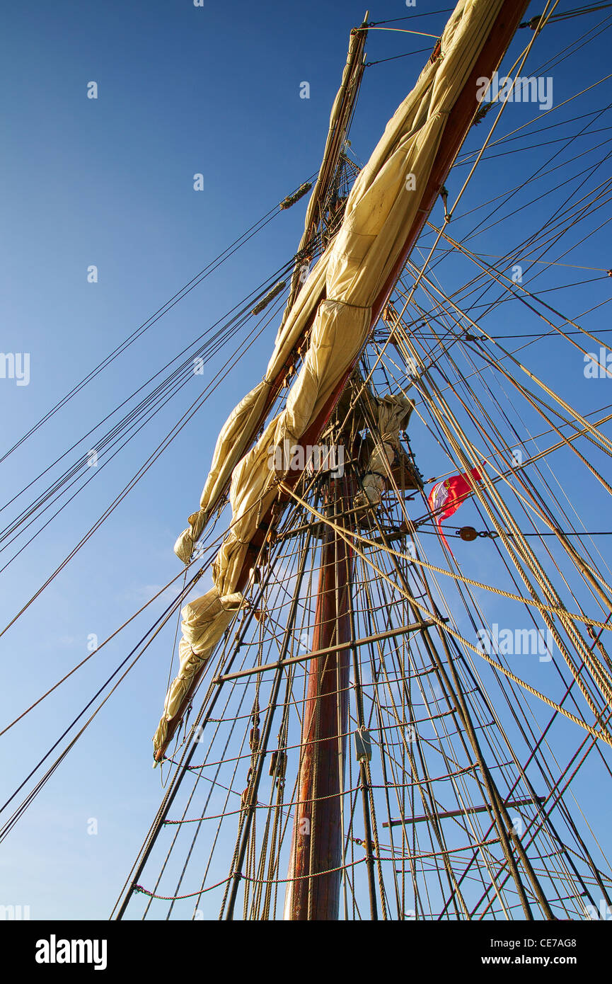 Climbing ship High Resolution Stock Photography and Images - Alamy