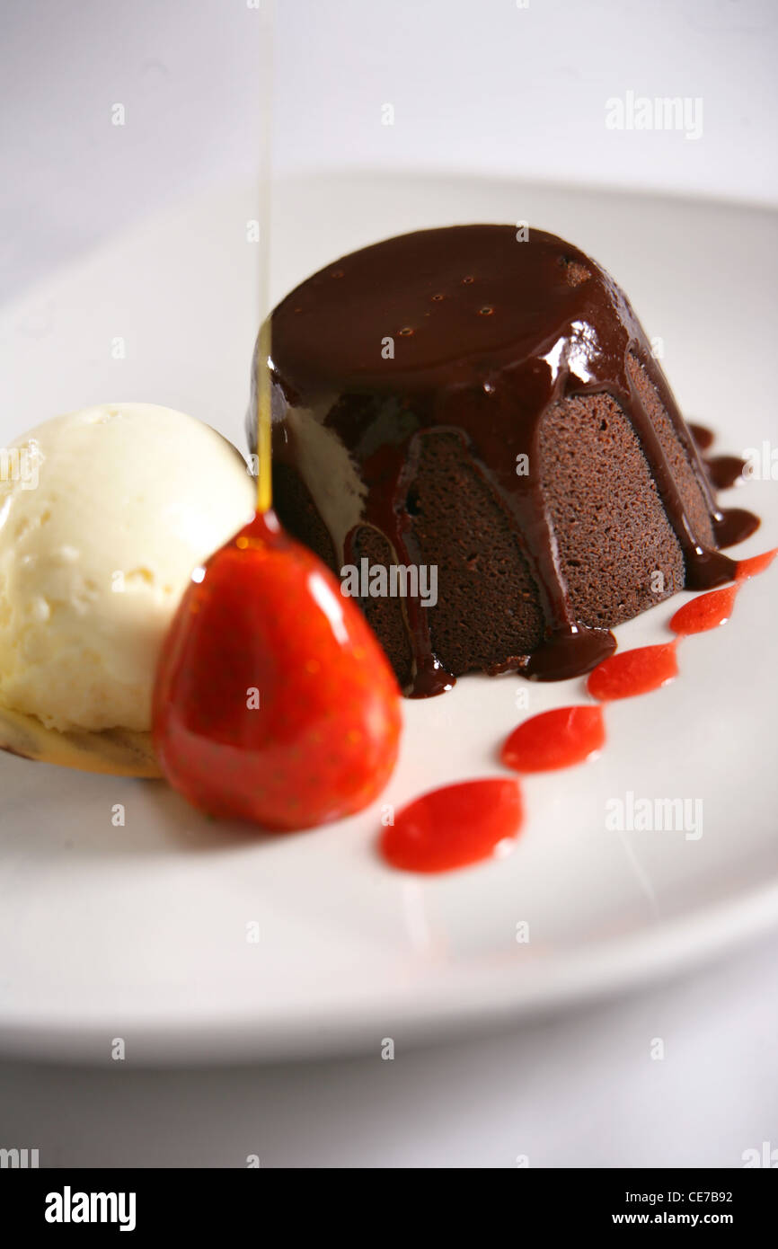 STEAMED CHOCOLATE PUDDING Stock Photo - Alamy