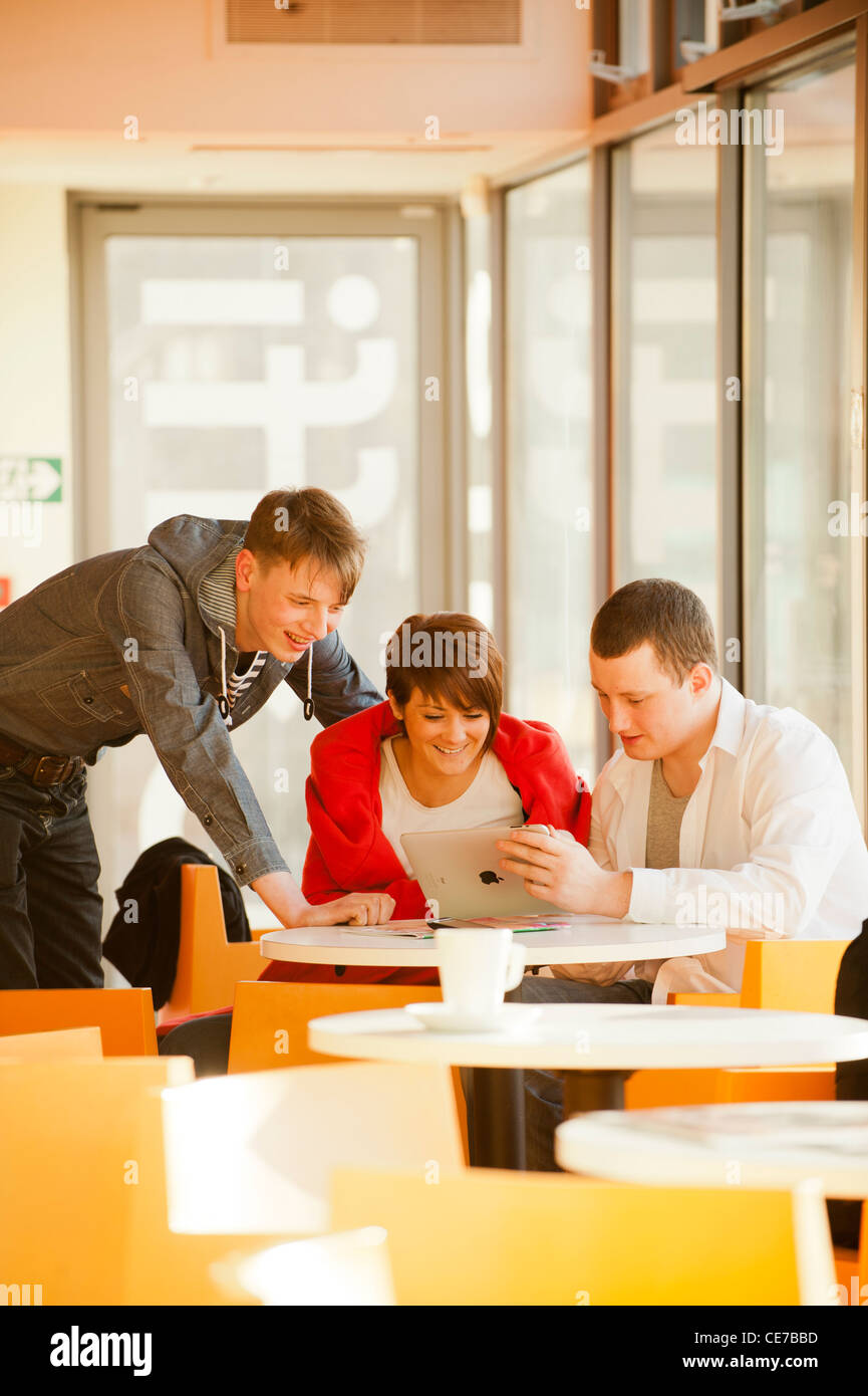 Group Friends Chatting In Cafe Stock Photos & Group Friends Chatting In ...