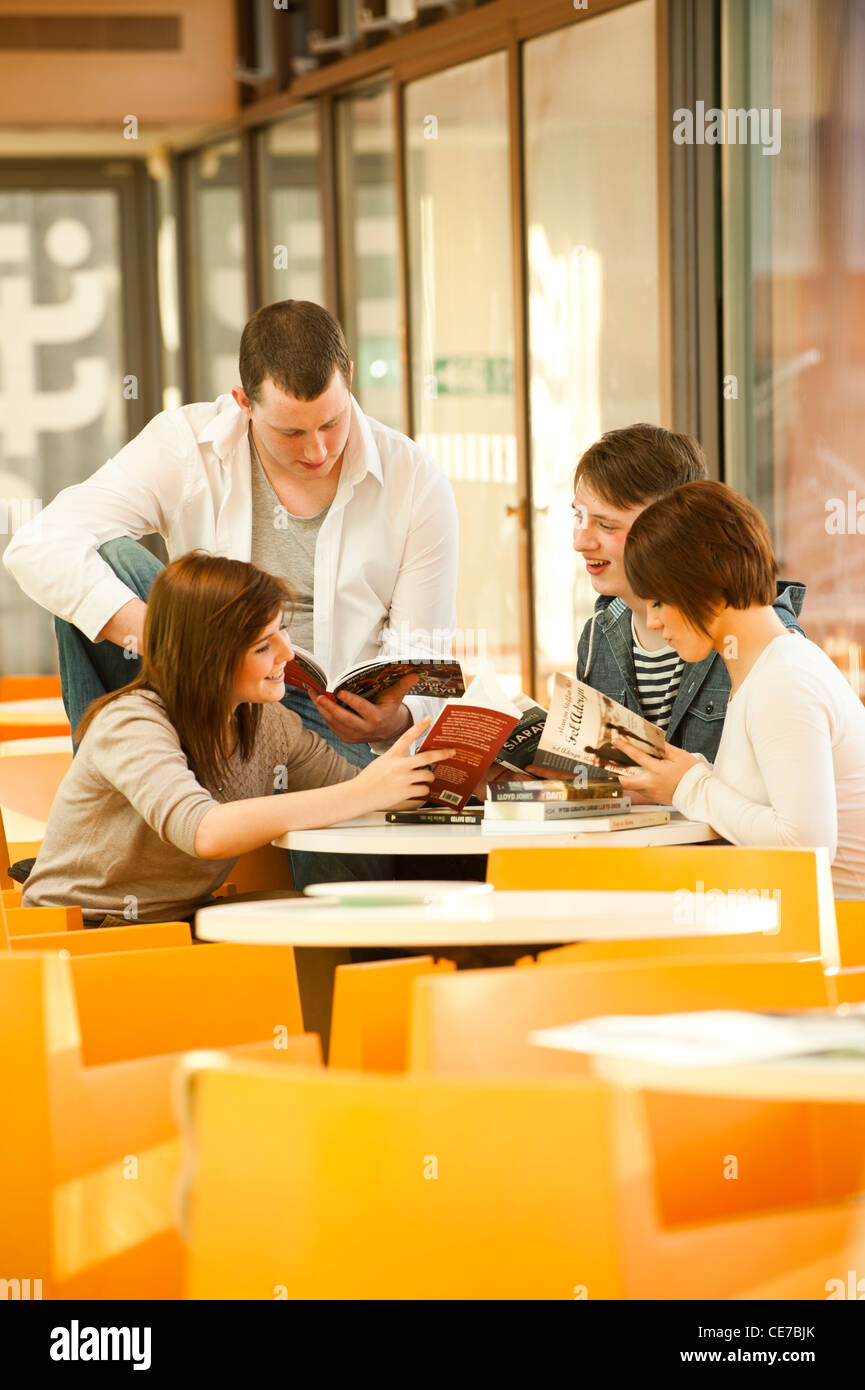 Cafe uk hi-res stock photography and images - Alamy