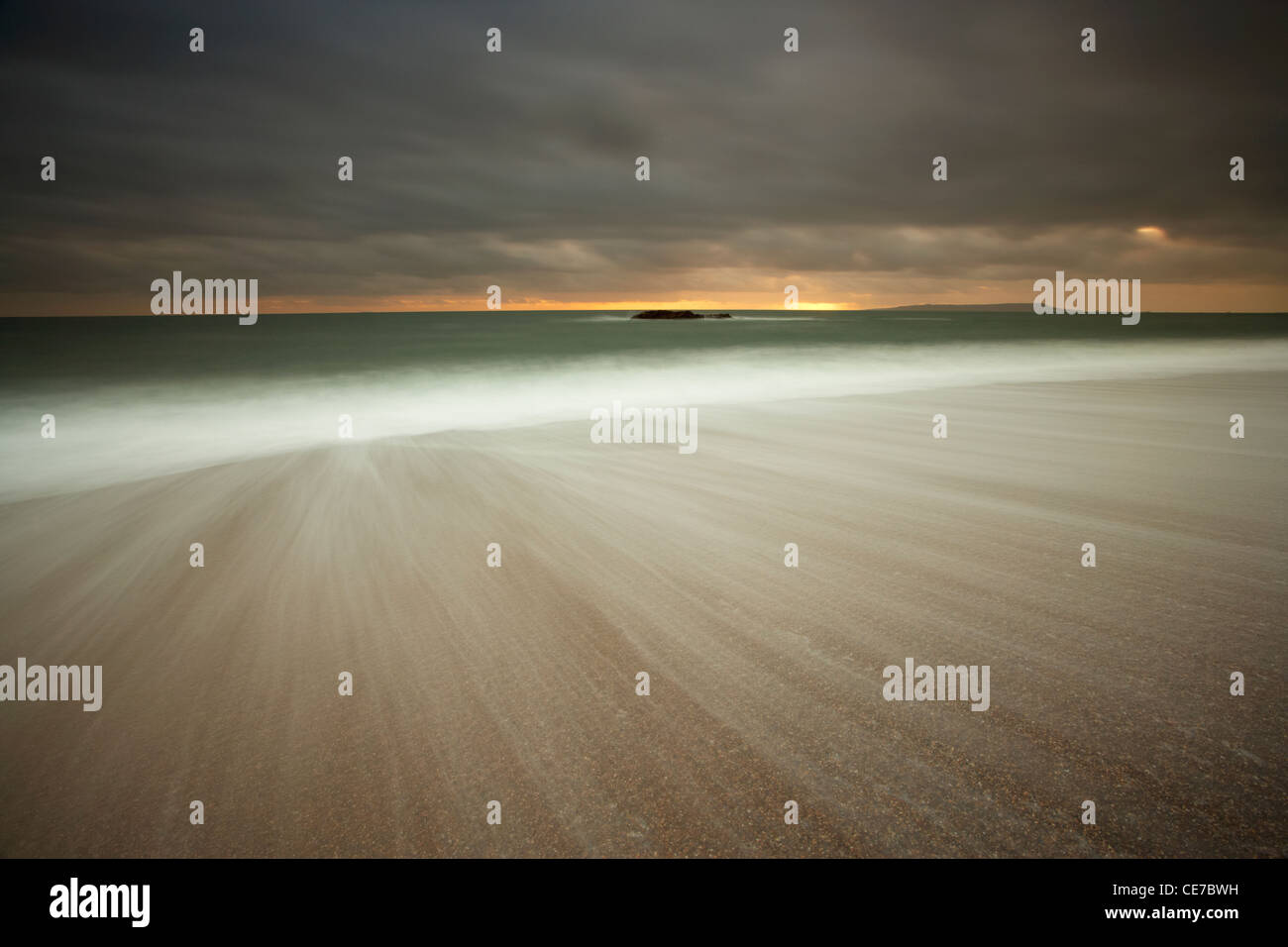 Shingle movement hi-res stock photography and images - Alamy