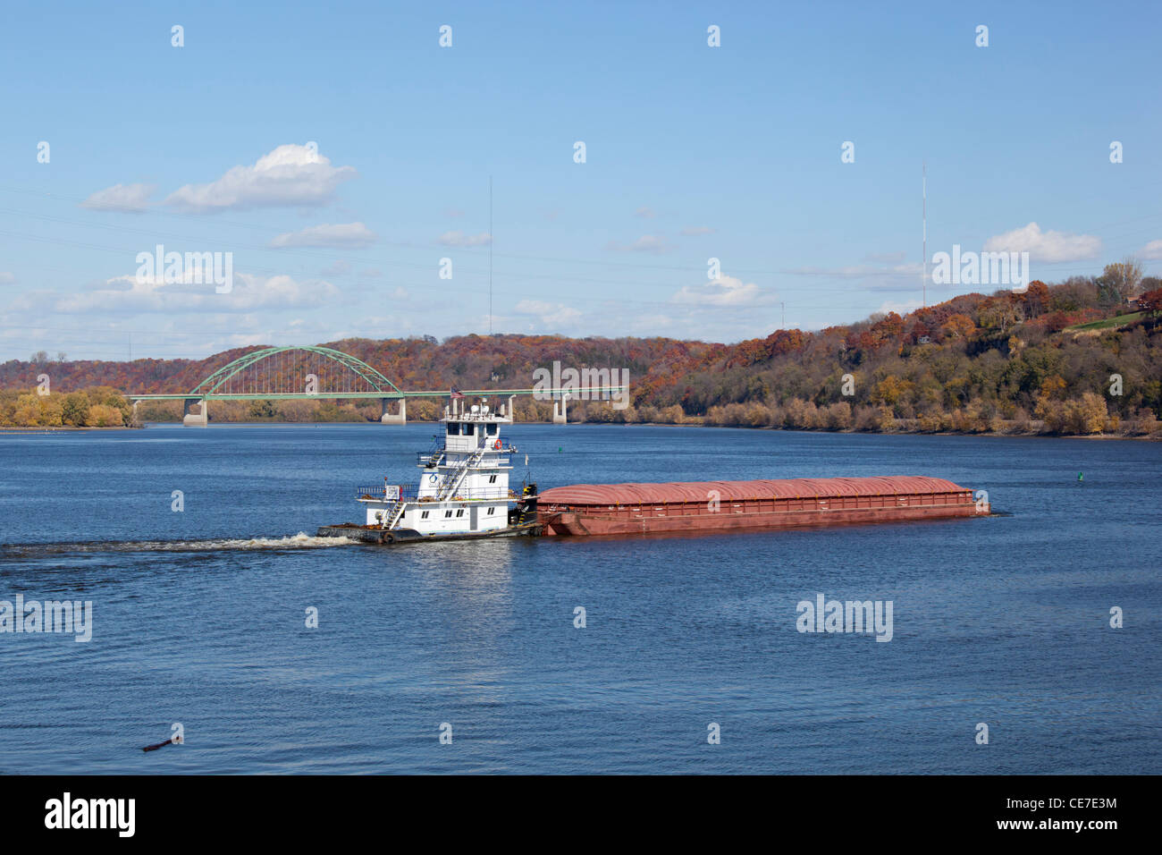 Barges on the mississippi river hi-res stock photography and images - Alamy