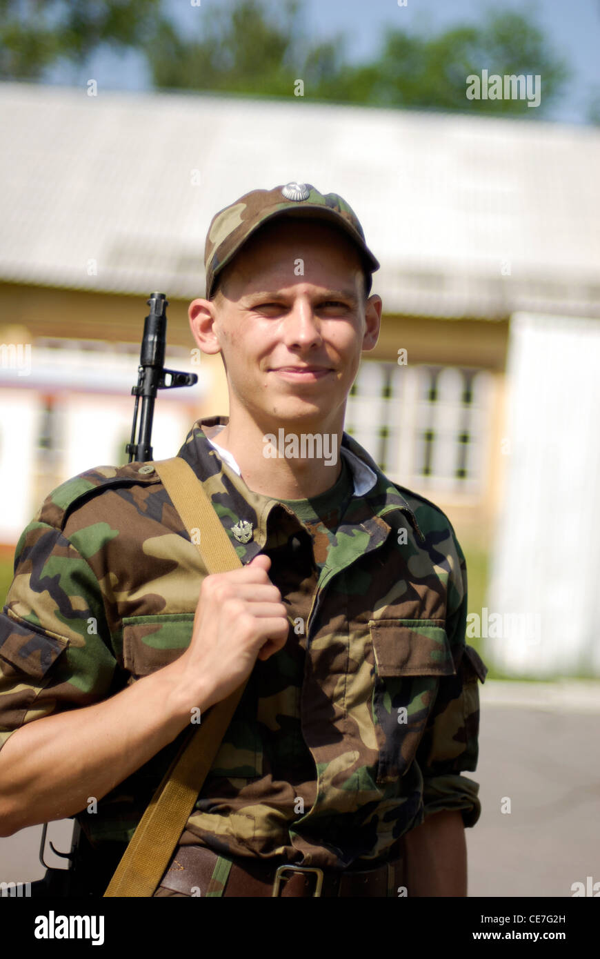 Young soldier poses with his rifle Stock Photo - Alamy