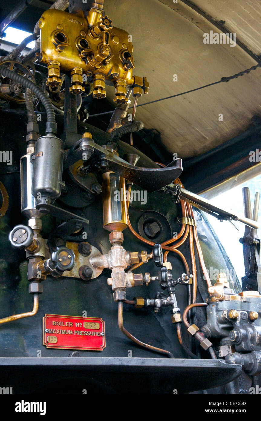 Engine controls hi-res stock photography and images - Alamy