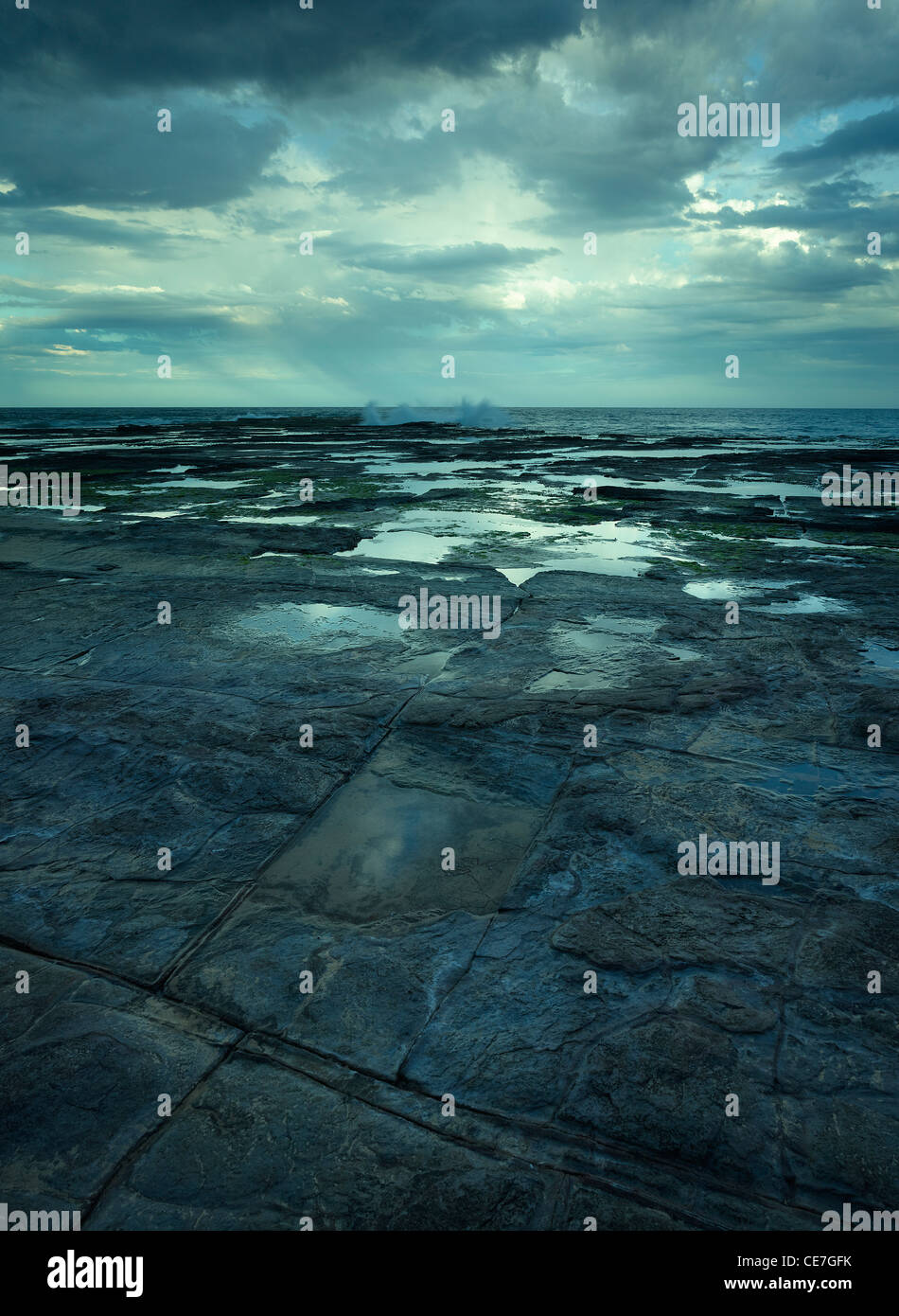 Metallic looking rock platform, Wombarra, NSW Australia Stock Photo - Alamy