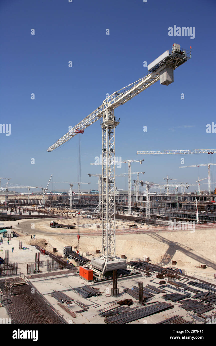 Construction during the building boom in Dubai Stock Photo - Alamy