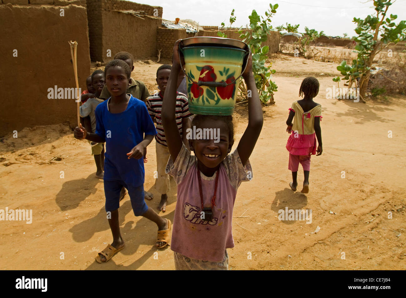 Children with water africa hi-res stock photography and images - Alamy