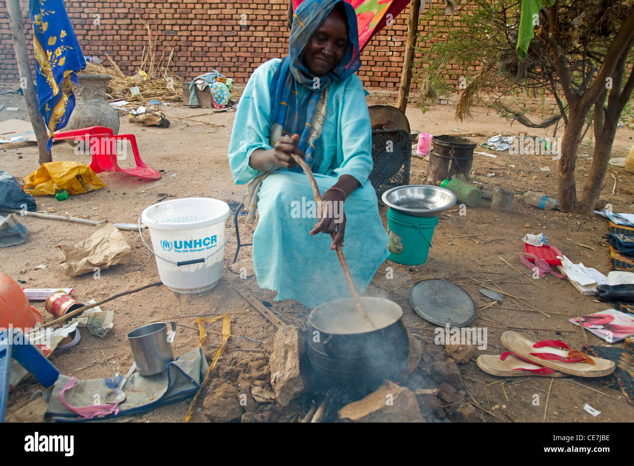 Sudanese refugee woman cooking Darfur Sudan Stock Photo - Alamy