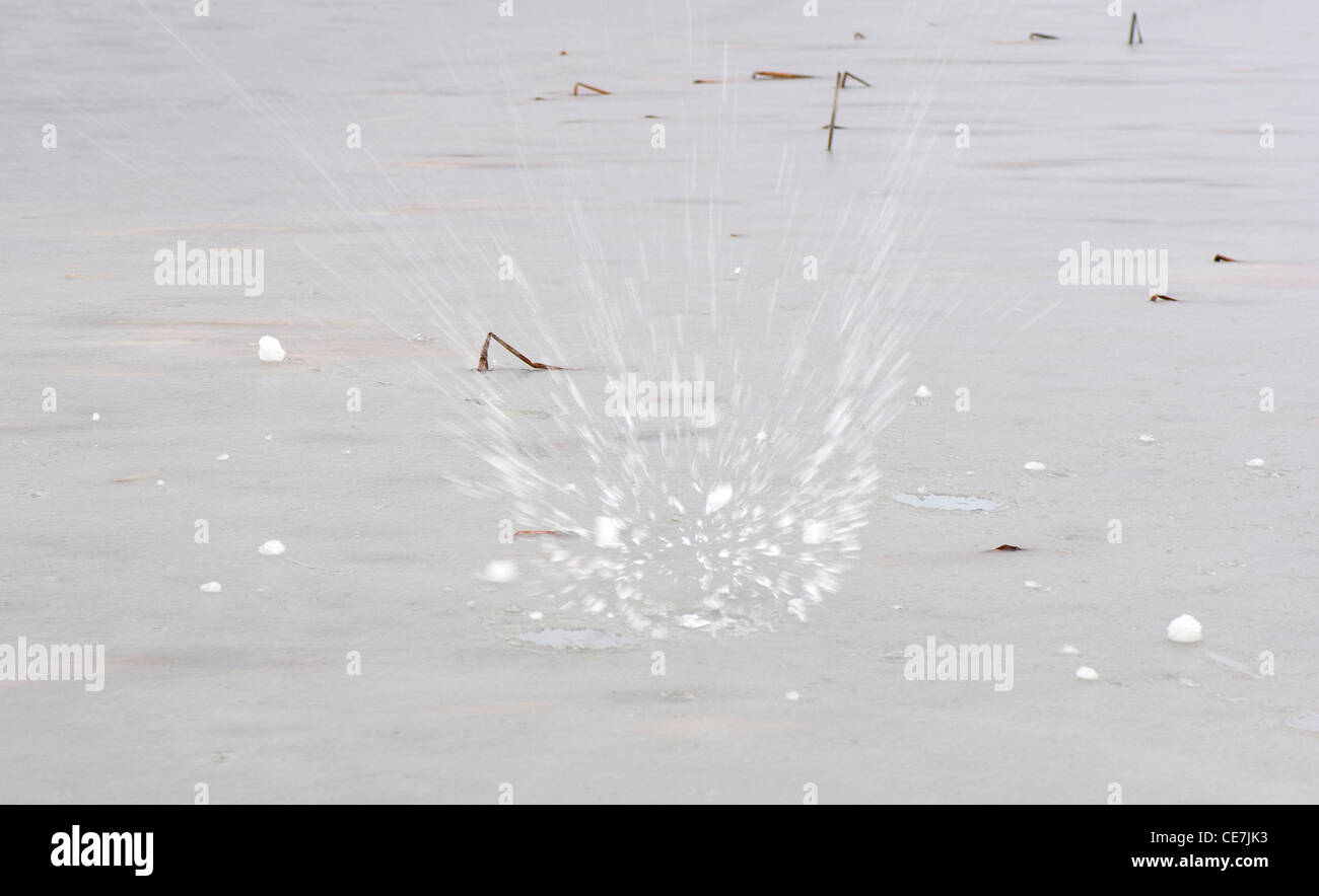 Snowball splash hi-res stock photography and images - Alamy