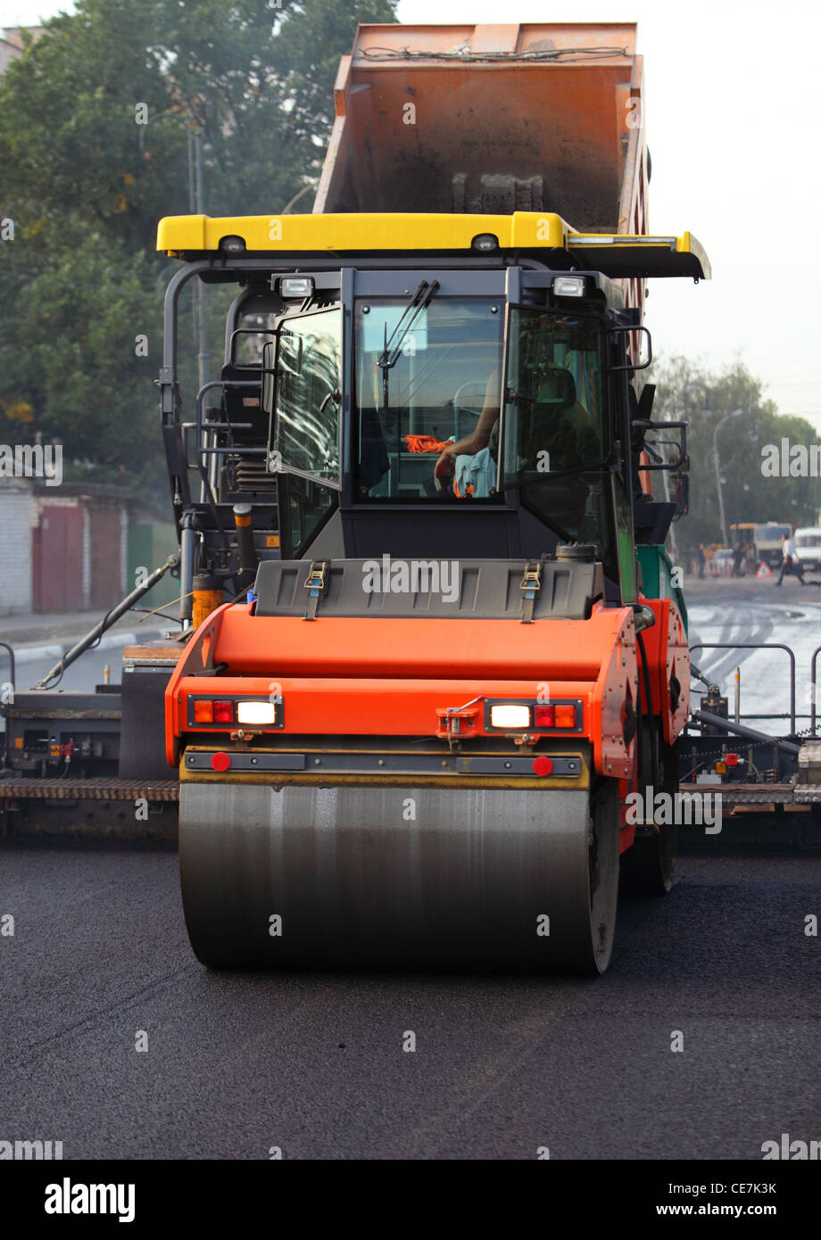 Steamroller and automatic asphalt spreader Stock Photo - Alamy
