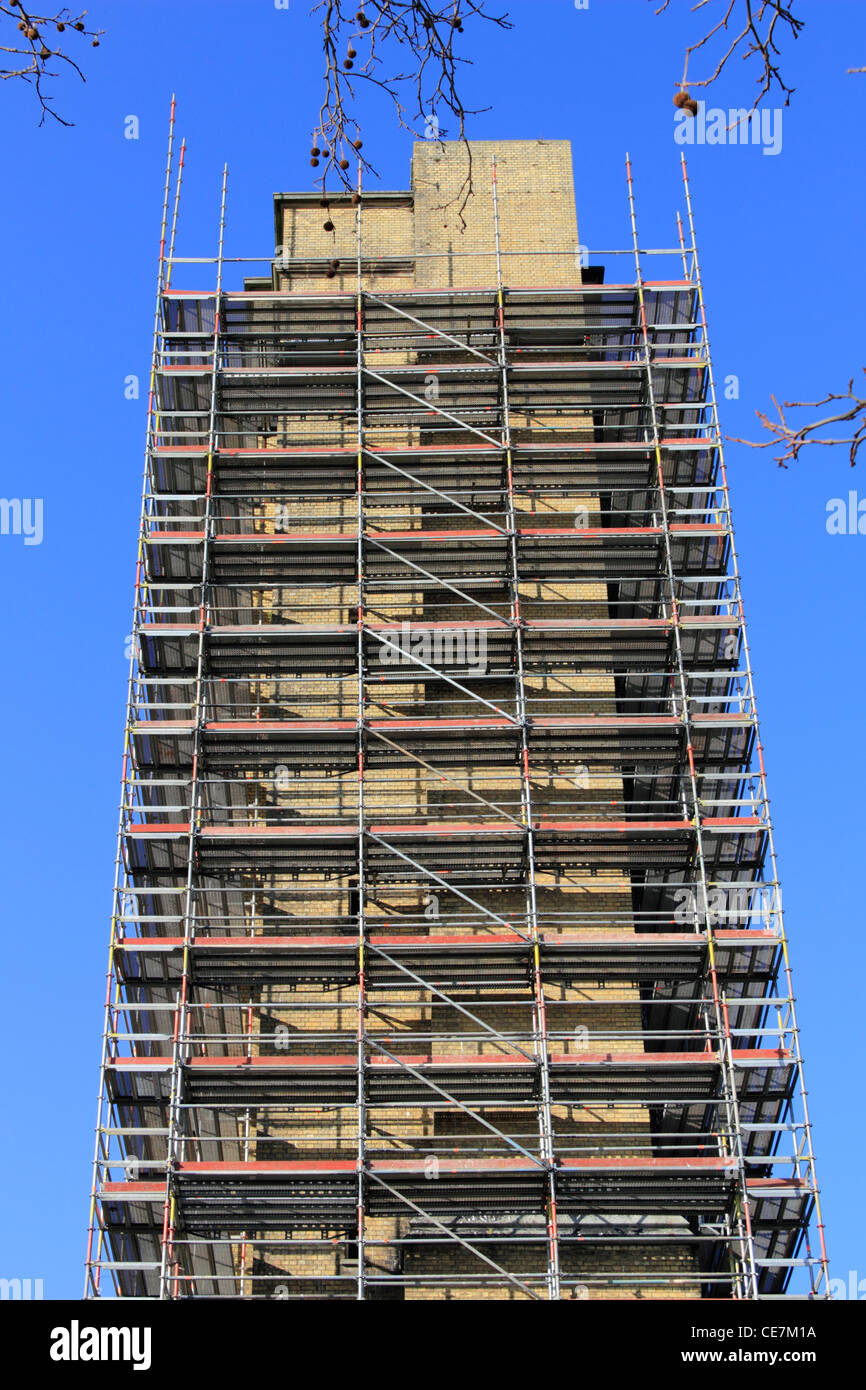 Tower scaffolding hi-res stock photography and images - Alamy