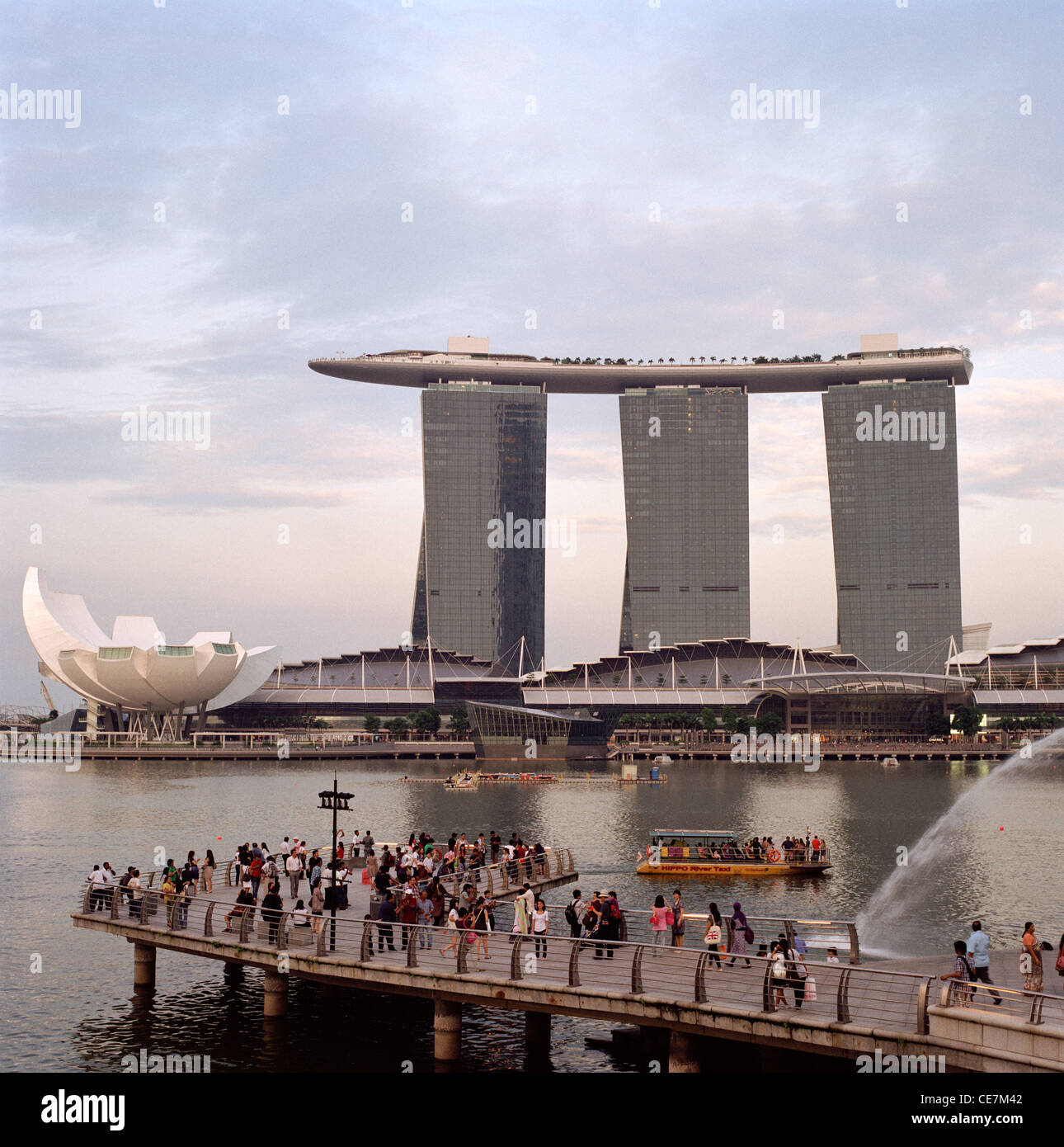 Merlion Park and Marina Bay Sands Hotel and the Singapore skyline in ...