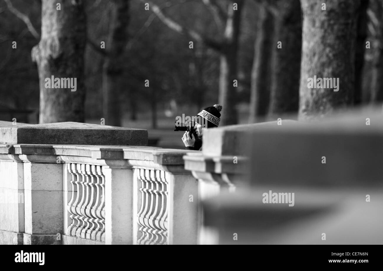 Buckingham palace wall Black and White Stock Photos & Images - Alamy