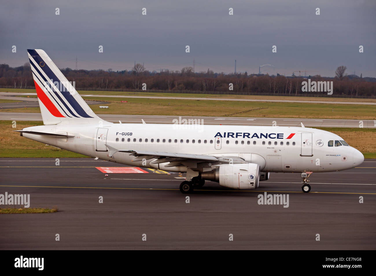 Airbus a318 hi-res stock photography and images - Alamy