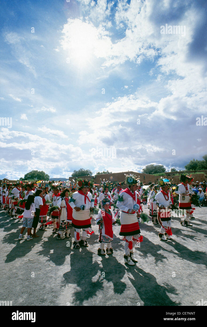 Indian ceremonial dance pueblo hi-res stock photography and images - Alamy