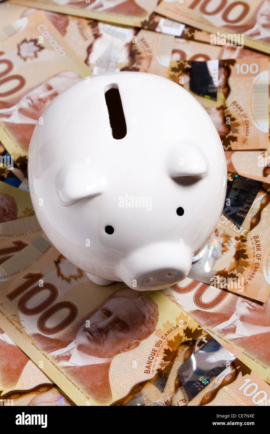 Canada finances hi-res stock photography and images - Alamy