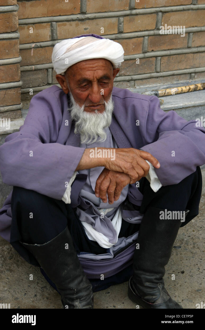 Traditional man in Samarkand, Uzbekistan Stock Photo - Alamy