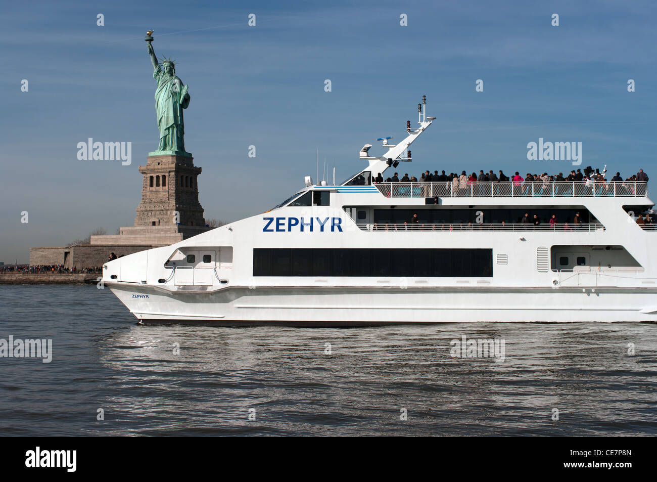 Circle line statue of liberty ferry hi-res stock photography and images ...