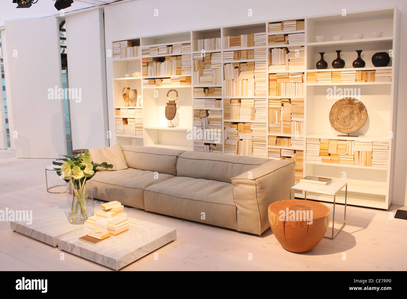 Empty room white hi-res stock photography and images - Alamy