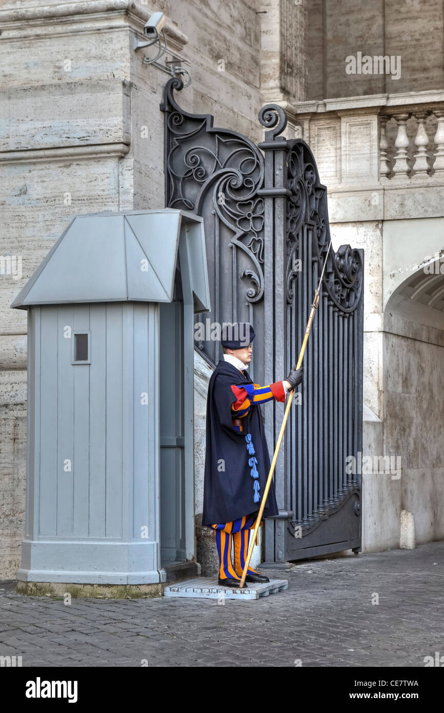Palace guard rome hi-res stock photography and images - Alamy