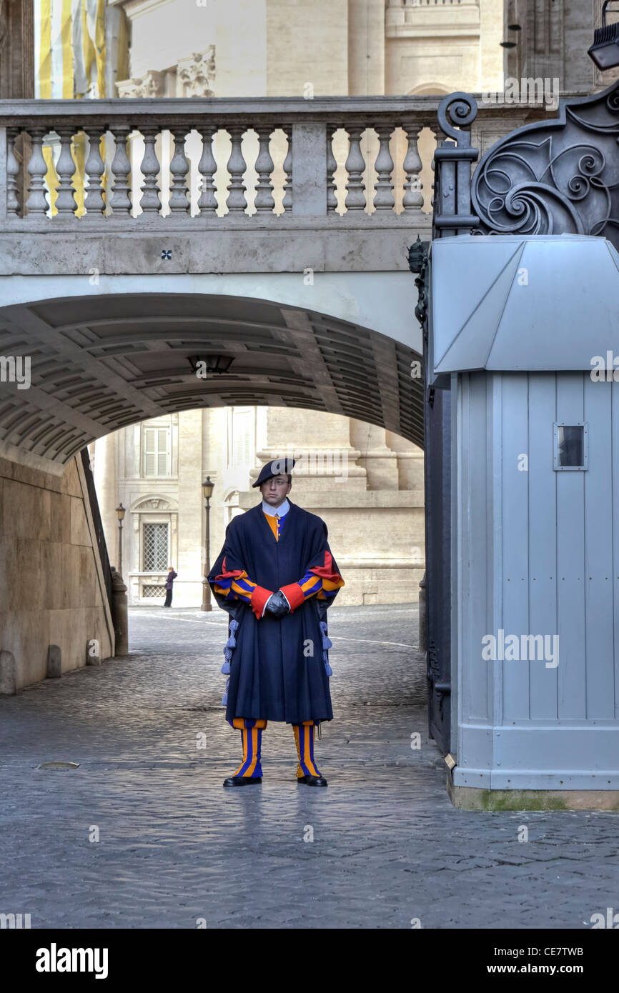 Palace guard rome hi-res stock photography and images - Alamy