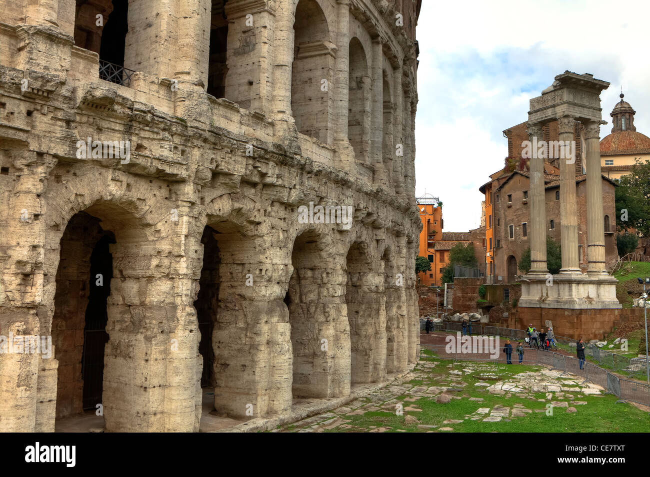 Theatre temple hi-res stock photography and images - Alamy