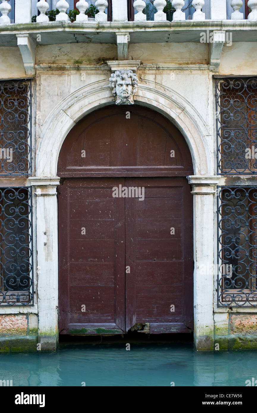 Canal door hi-res stock photography and images - Alamy