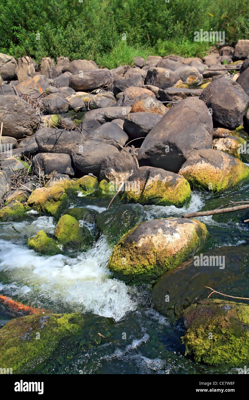 quick river flow amongst stone Stock Photo - Alamy