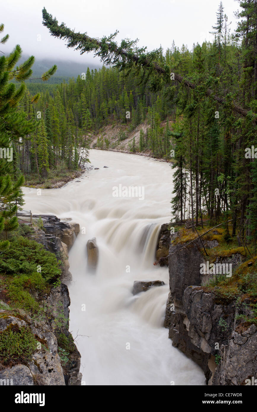 Sunwapta river icefields parkway hi-res stock photography and images ...