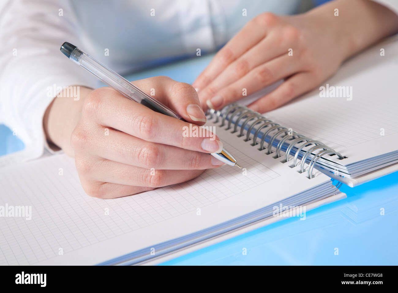 Woman's hand starting to make notes in a diary Stock Photo - Alamy