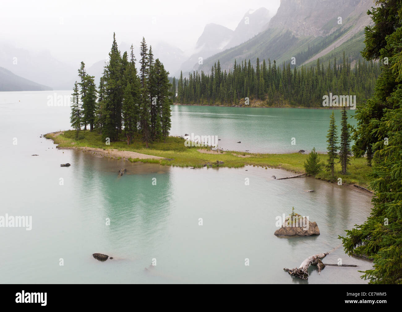 Spirit island maligne lake hi-res stock photography and images - Alamy
