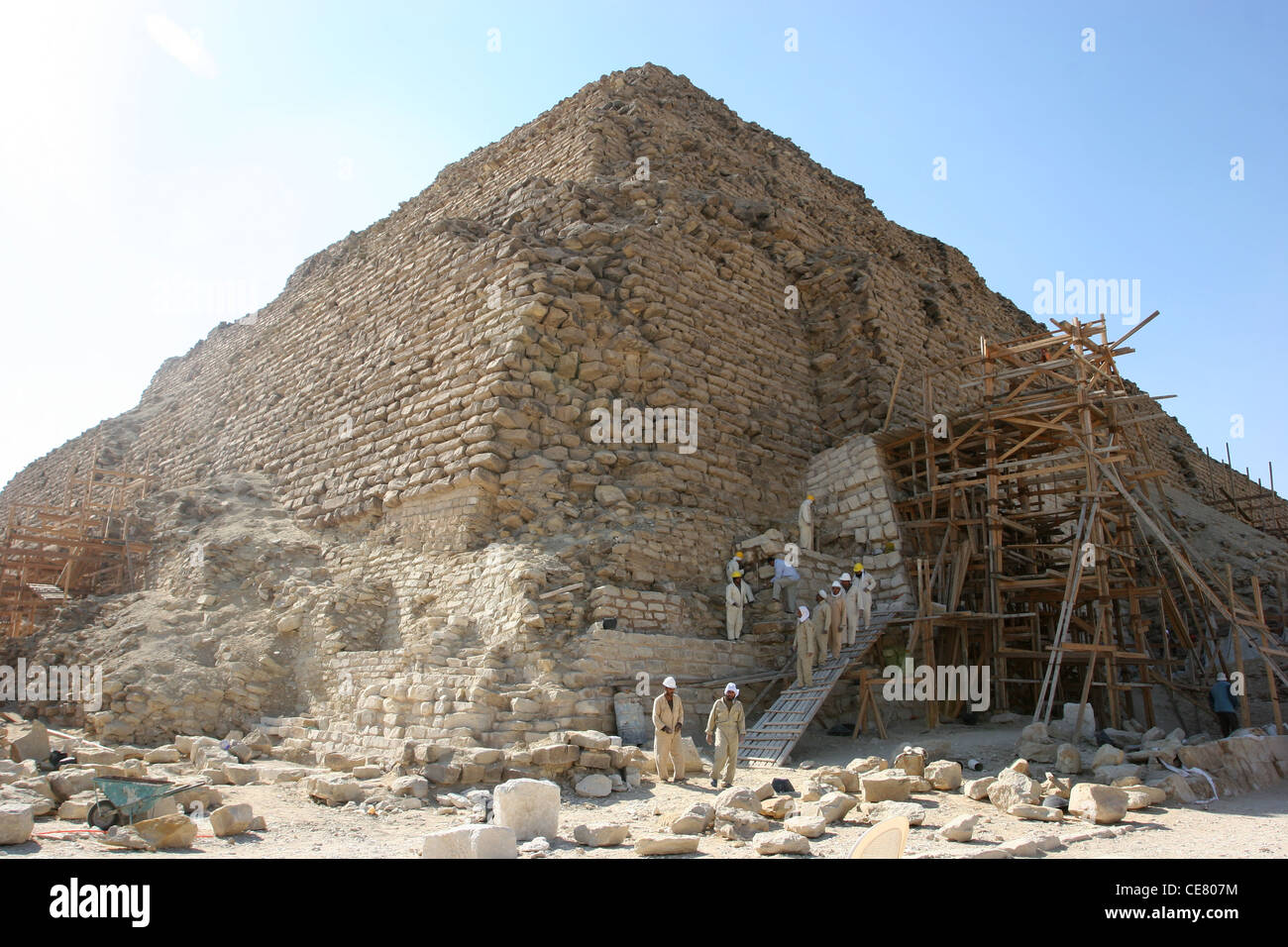 Egypt pyramid construction hi-res stock photography and images - Alamy