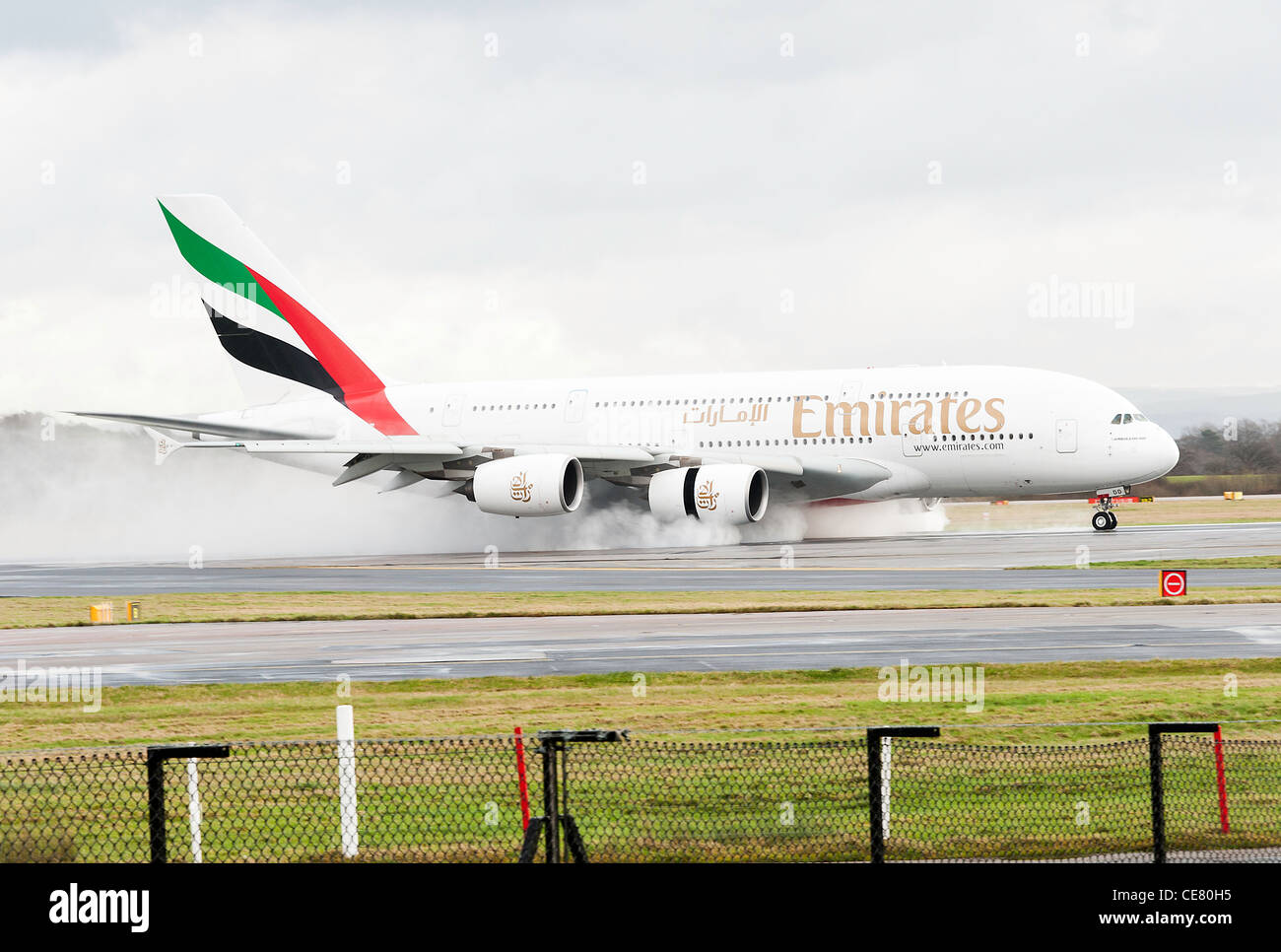 Emirates Airlines Airbus A380-800 A6-EDD Airliner Landing in Wet ...