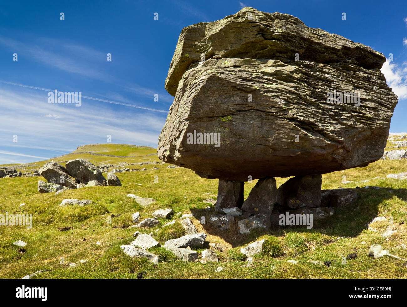 Norber erratics hi-res stock photography and images - Alamy
