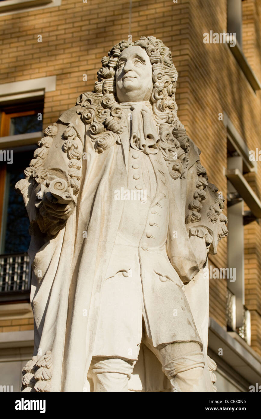 London Chelsea statue of Sir Hans Sloane Stock Photo - Alamy