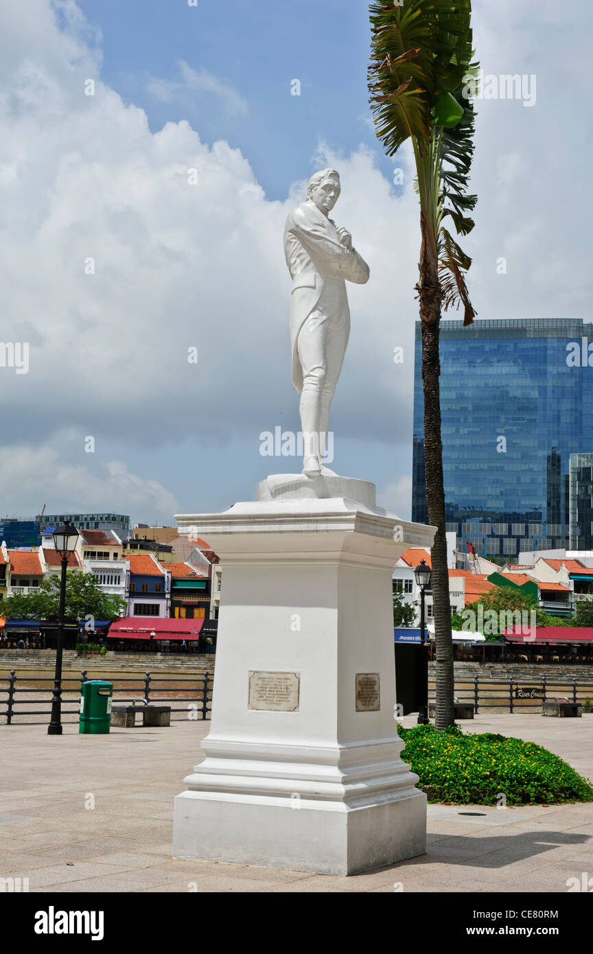Raffles standing statue singapore hi-res stock photography and images ...