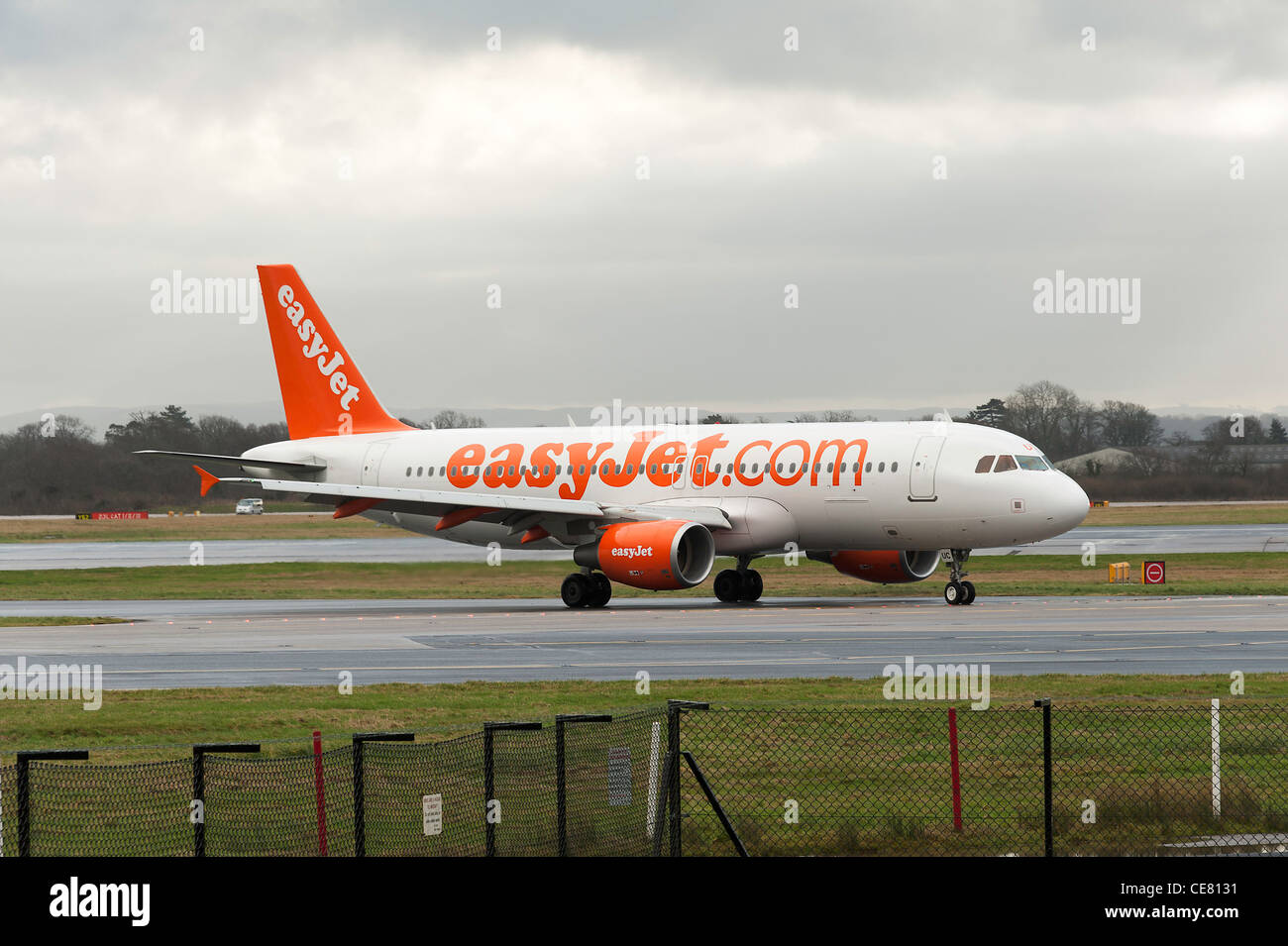 Manchester united in the rain hi-res stock photography and images - Alamy