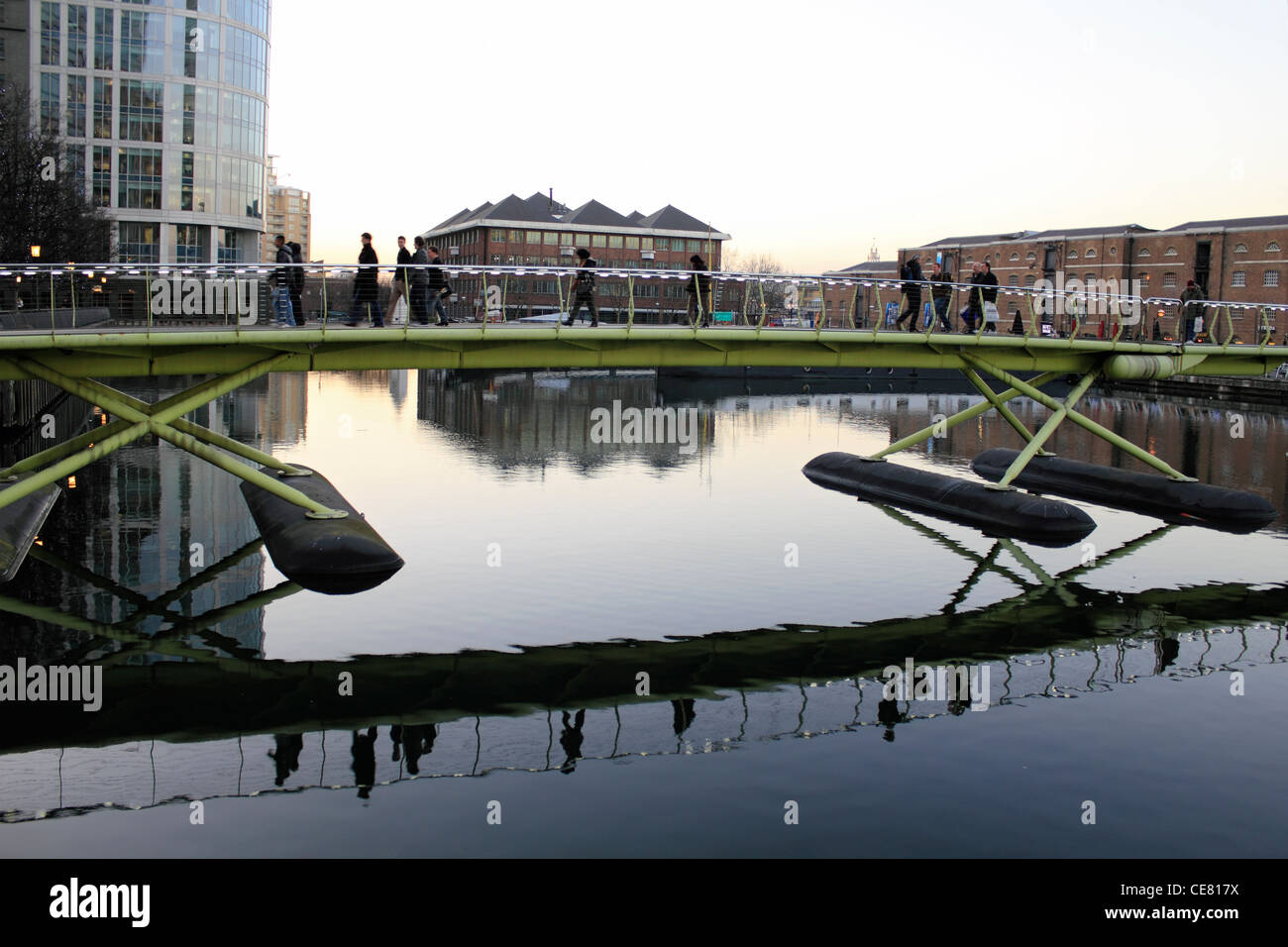 Pontoon bridge at West India Quay, Canary Wharf Docklands London ...