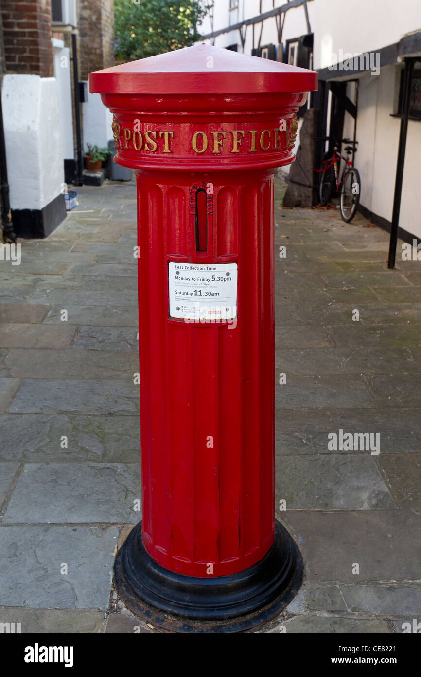 Victorian pillar box post box hi-res stock photography and images - Alamy