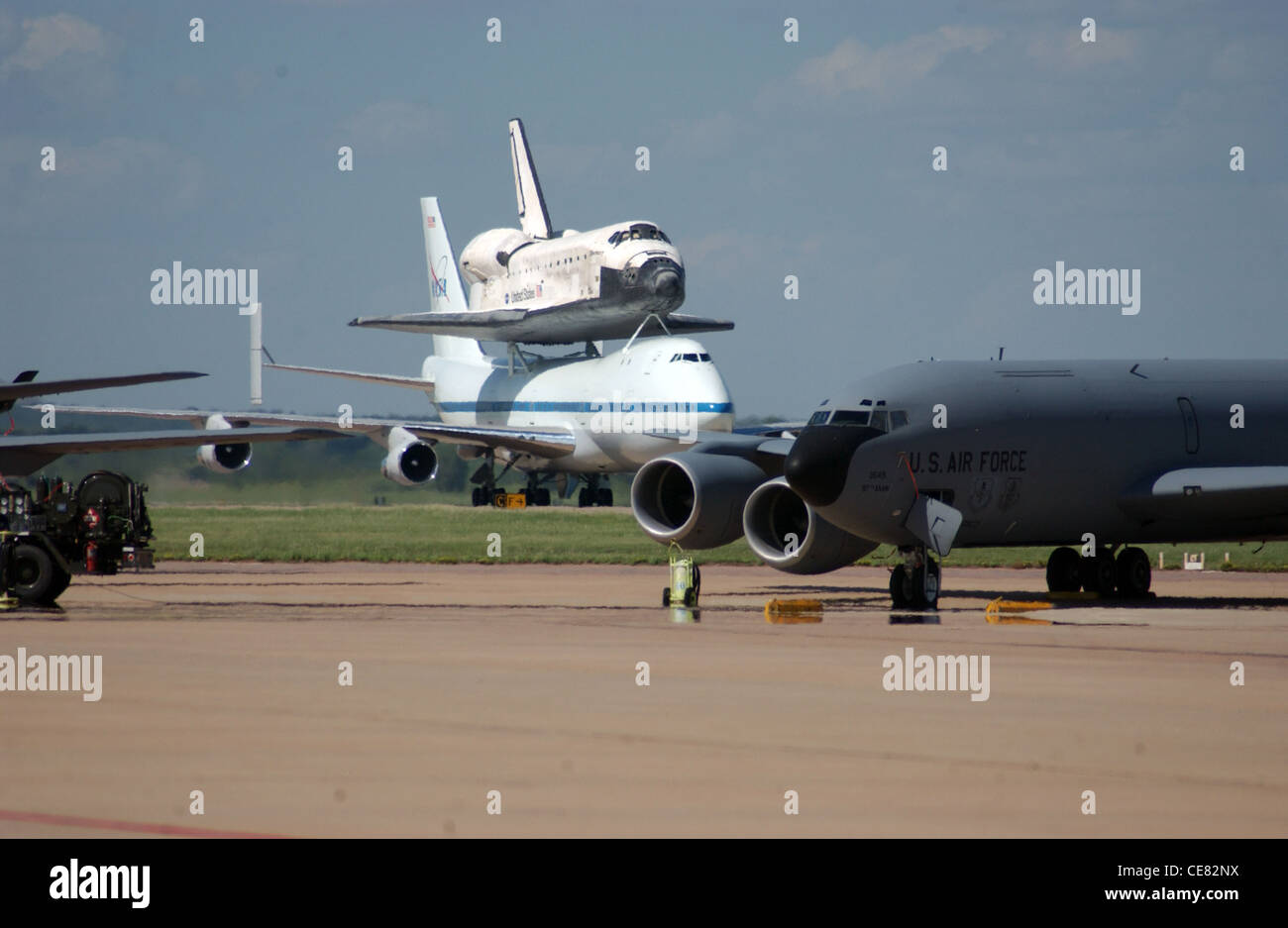 Re entry into earth's atmosphere hi-res stock photography and images ...