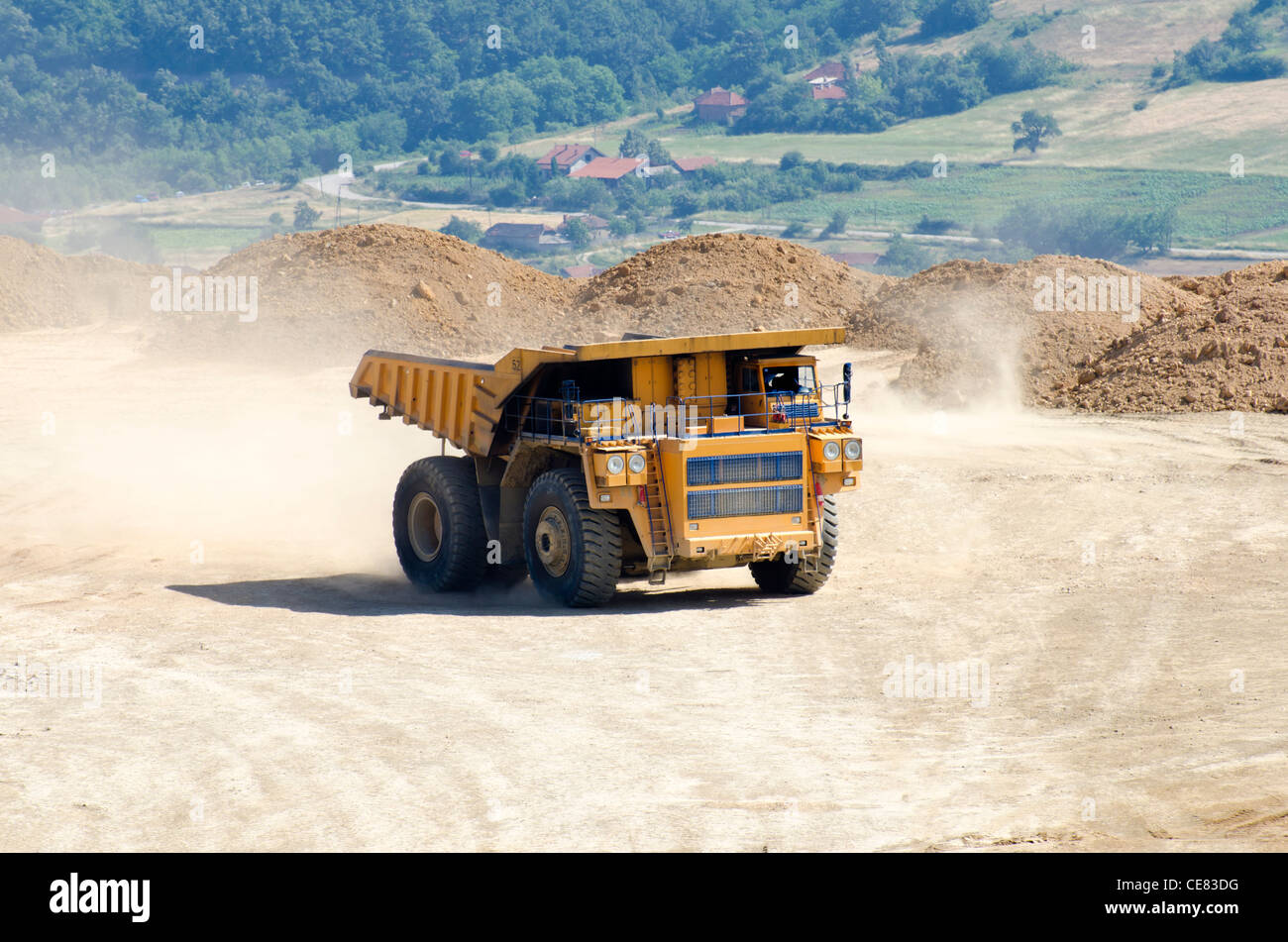 Dump dumper truck hi-res stock photography and images - Alamy