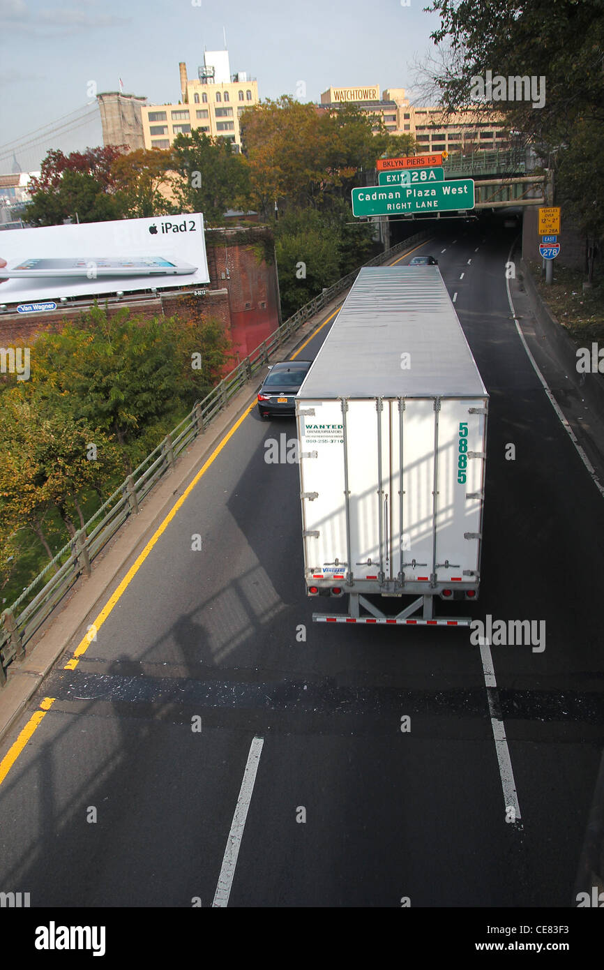 Looking down on a highway that passes through Brooklyn, from the ...