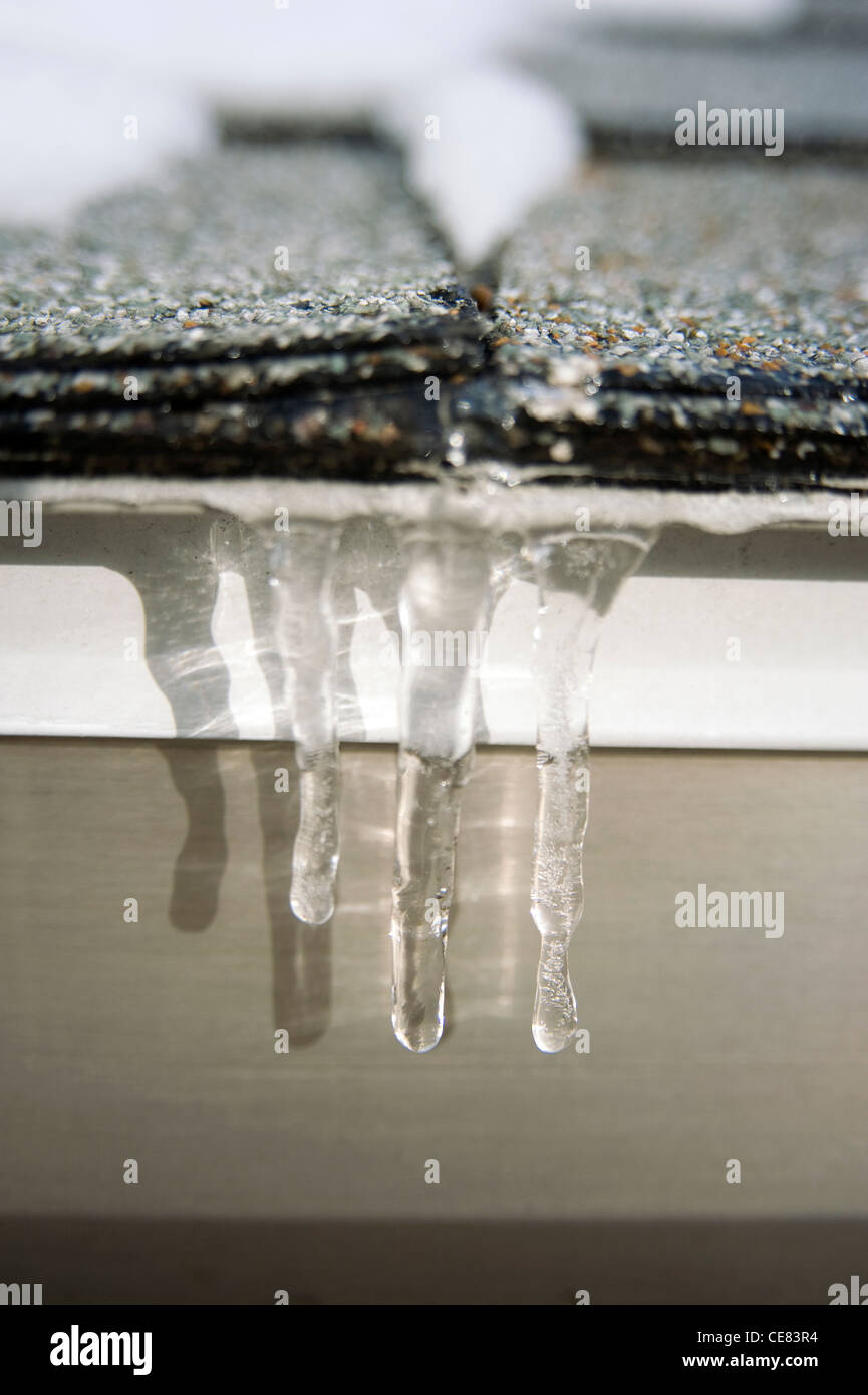 Icicles on roof melting Stock Photo - Alamy