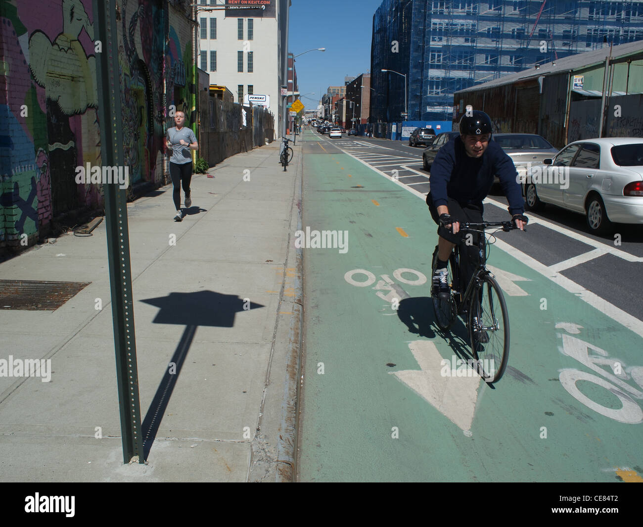 Bicycle path, Kent Avenue, Brooklyn, New York Stock Photo - Alamy