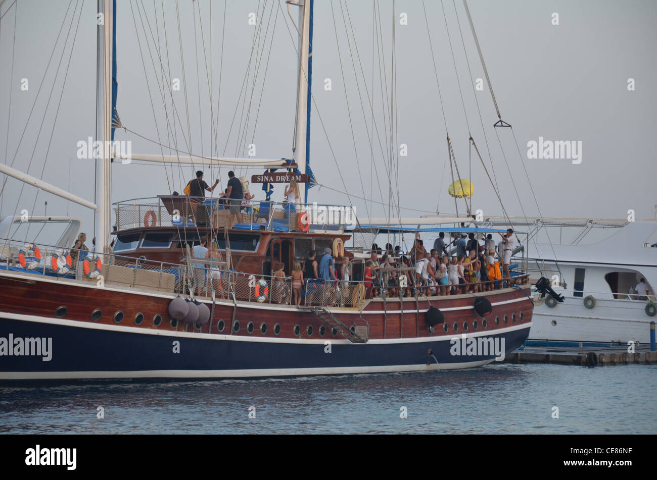 The famous Naama bay beach at the heart of Egypt's premier Red Sea ...
