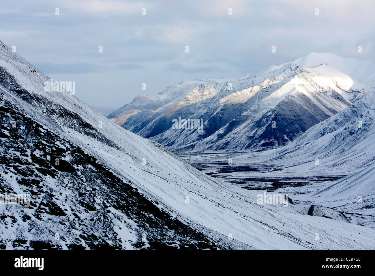Scenic snowy winter mountainous landscape from Atigun Pass, Brooks ...