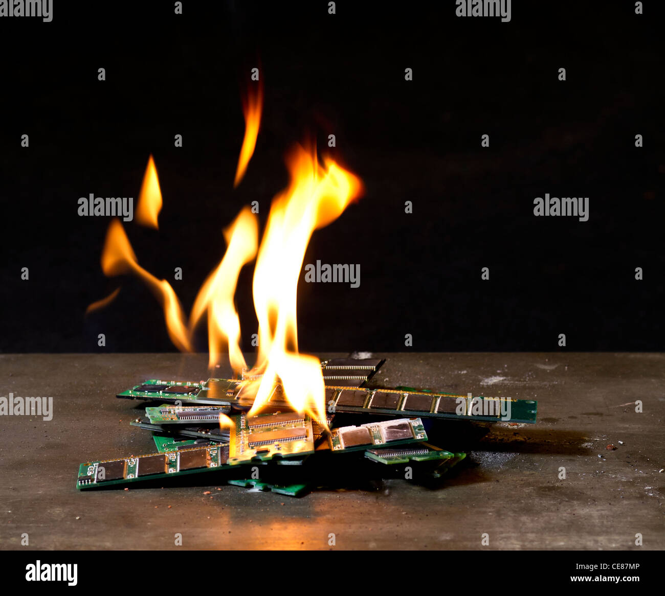 small pile of burning RAM sticks in front of dark back Stock Photo - Alamy