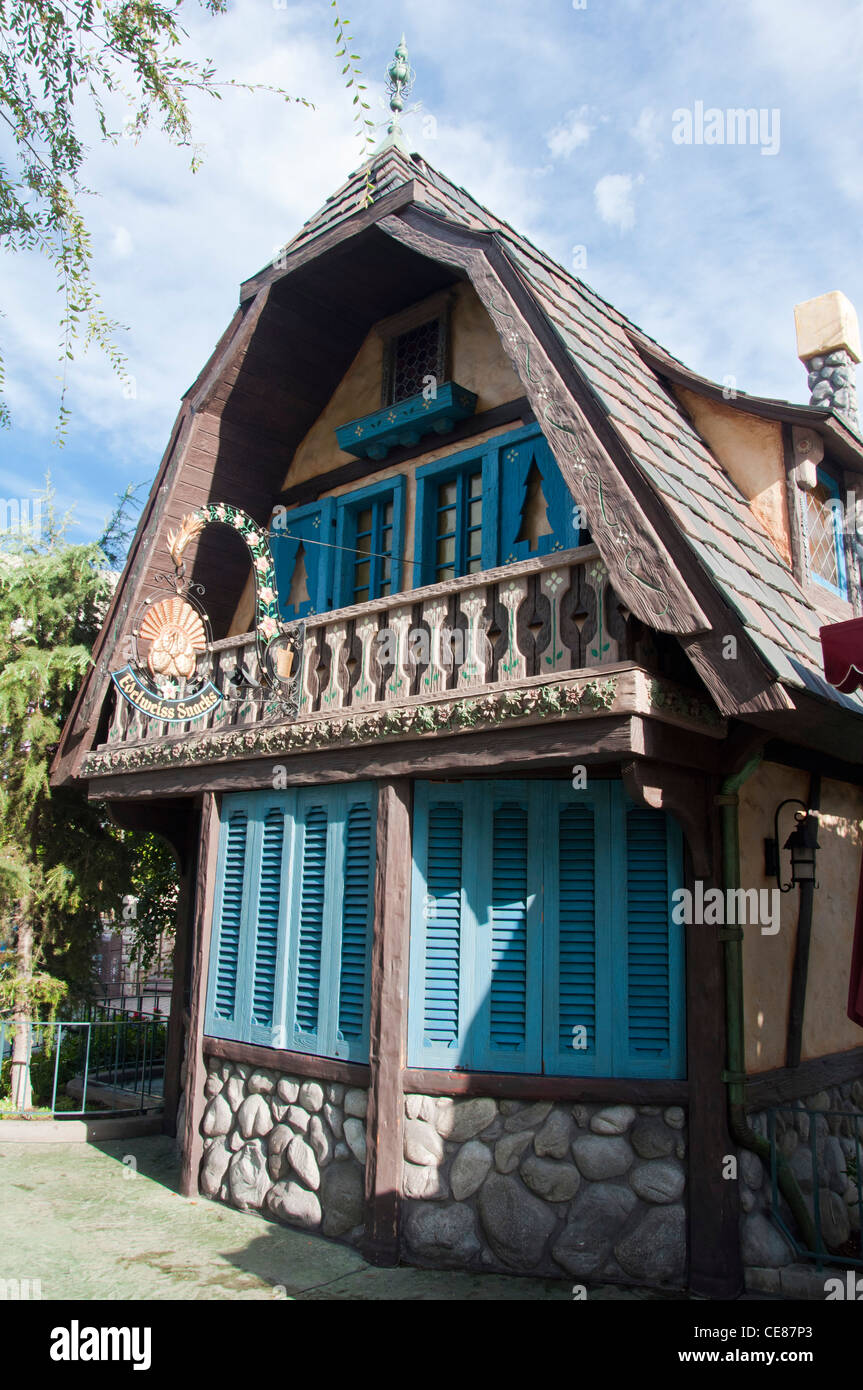 Disneyland building anaheim hi-res stock photography and images - Alamy